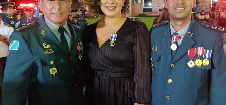 Leide Dayane é condecorada com a Medalha Tiradentes - Difusora FM 99.5