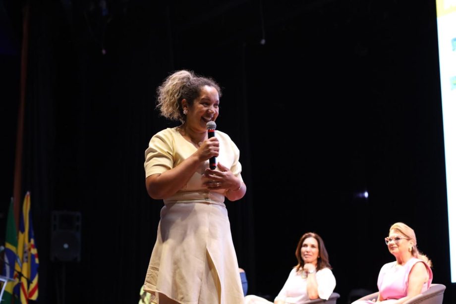 Em congresso estadual, Primeira-Dama Leide Daiane enaltece a mulher e ...